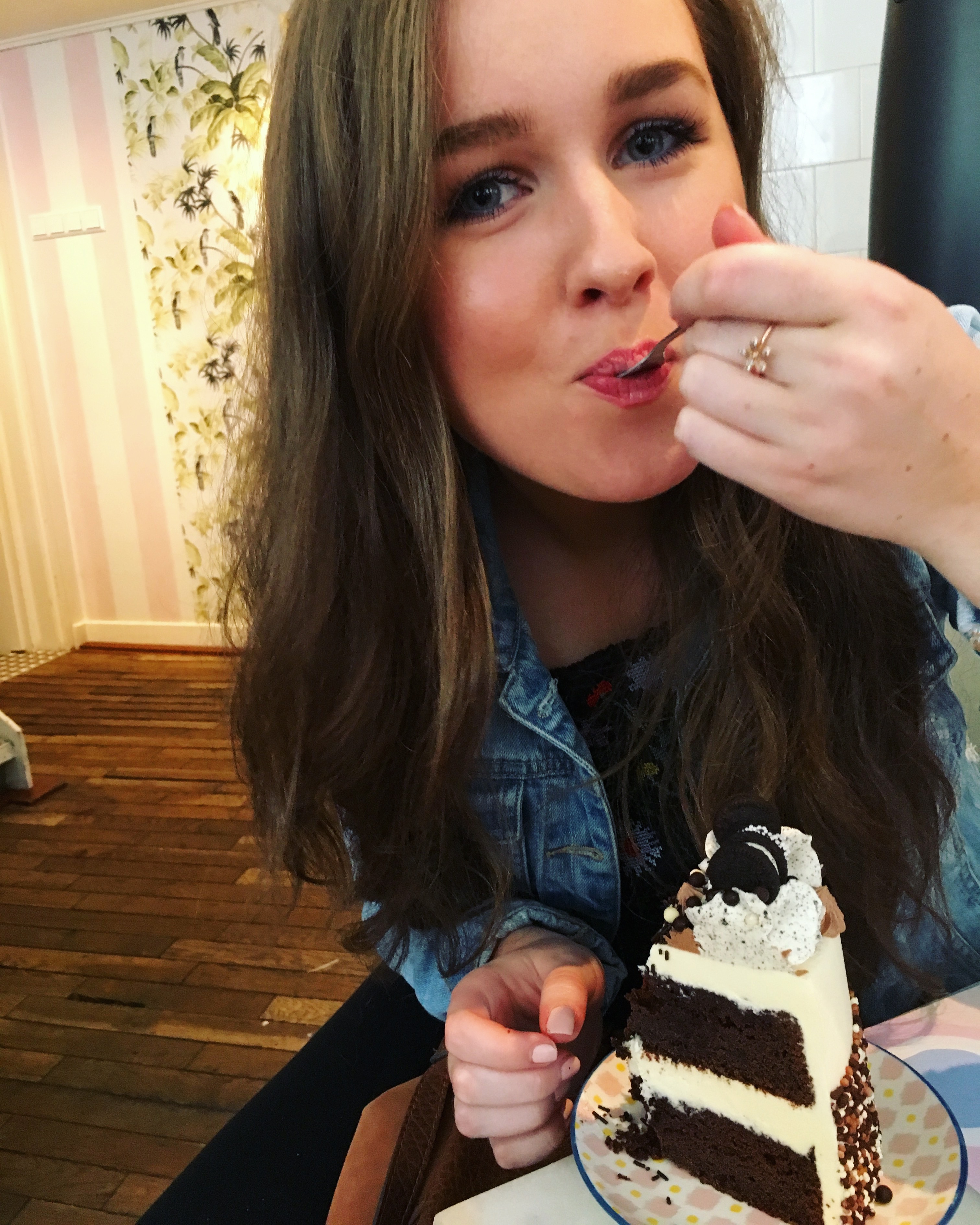 About – CHLOE’S CAKES